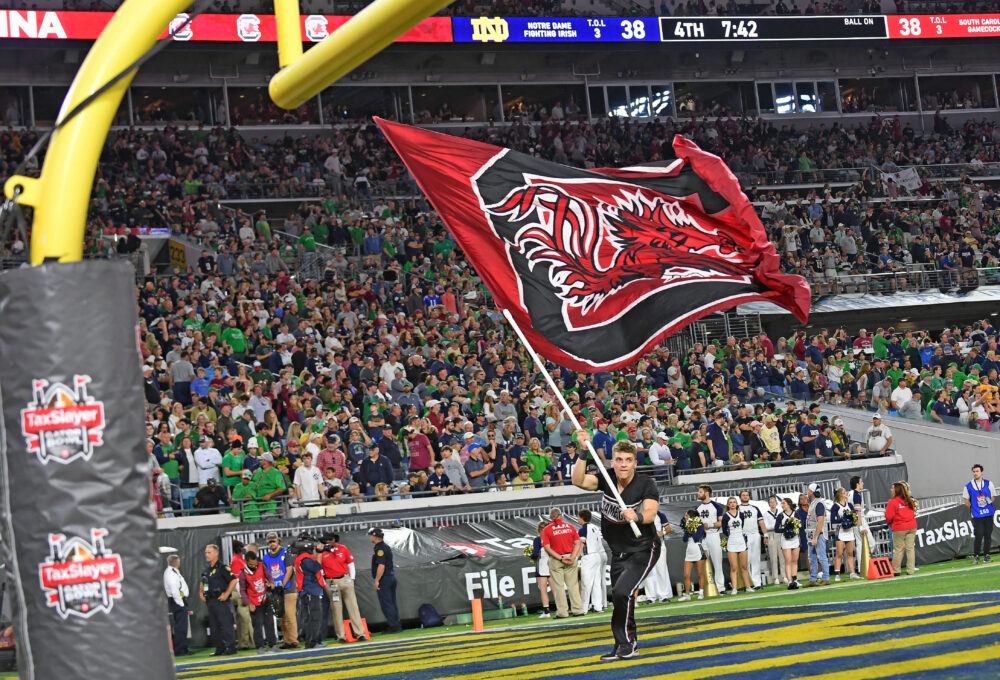 2022 TaxSlayer Gator Bowl: Notre Dame Fighting Irish vs South Carolina ...